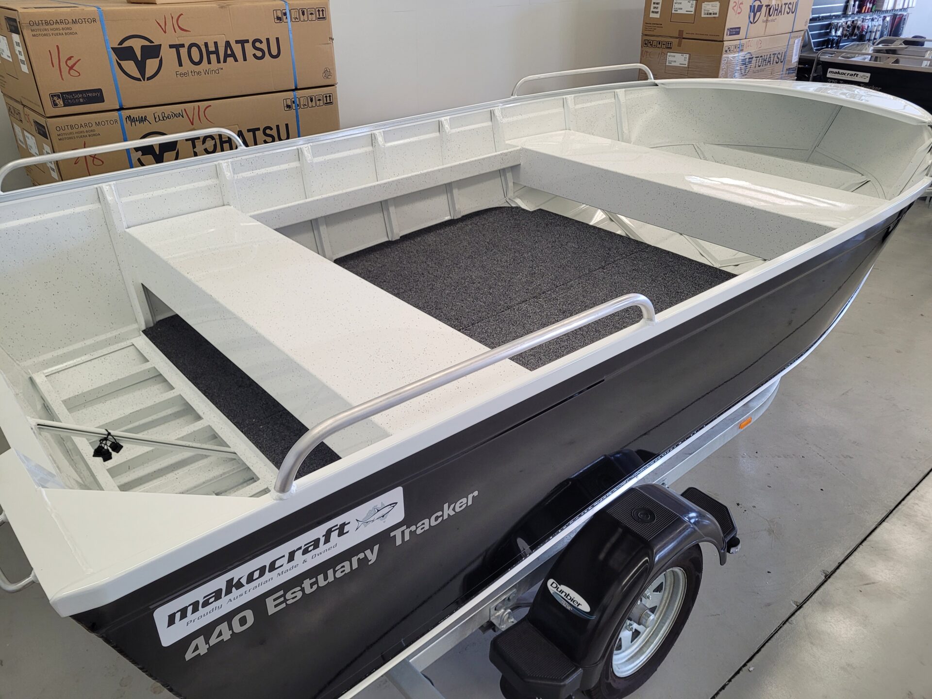 440 Estuary Tracker Open - Makocraft