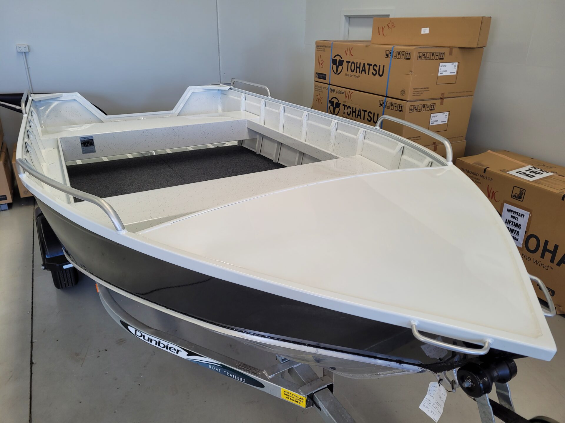 440 Estuary Tracker Open - Makocraft